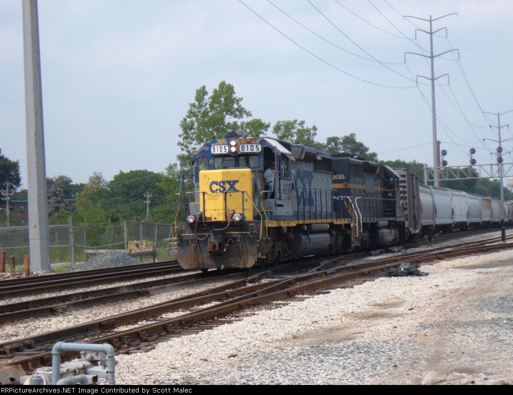CSX 8105 & HLCX 9015